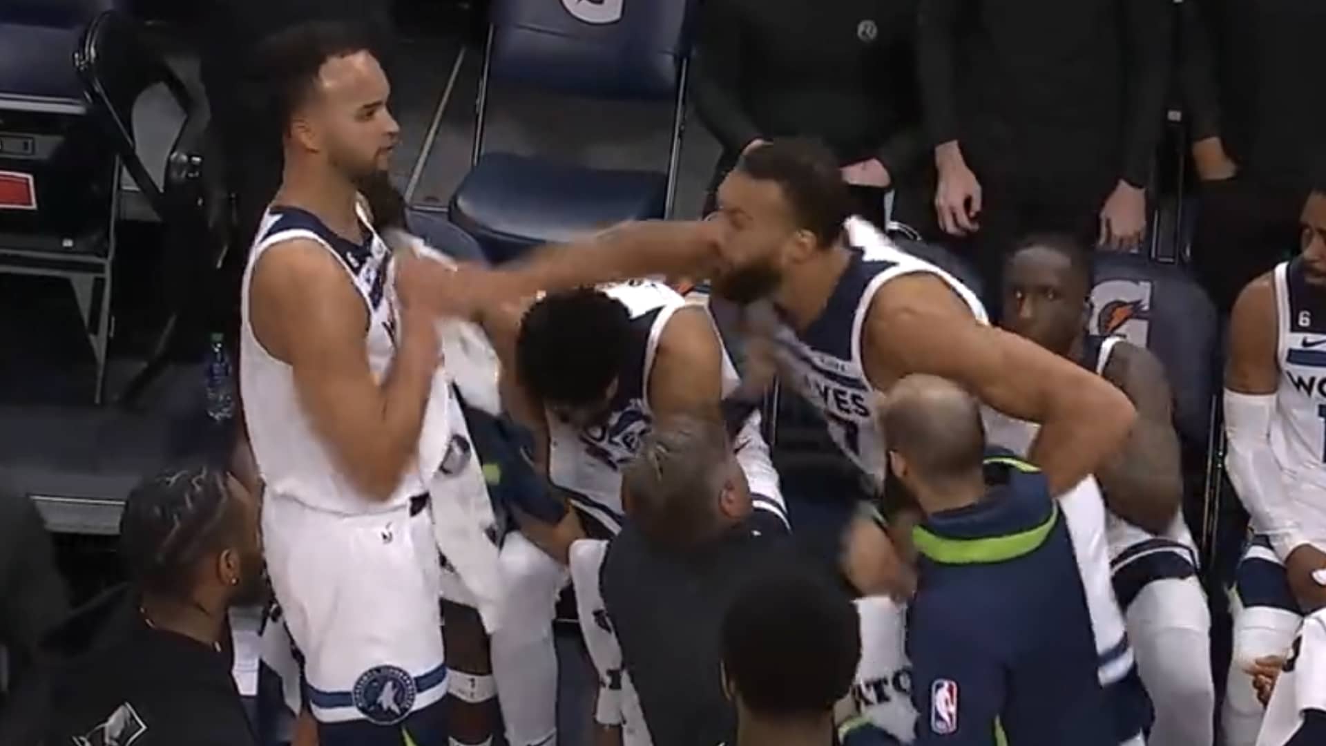 Rudy Gobert s'en prend physiquement à Kyle Anderson sur le terrain