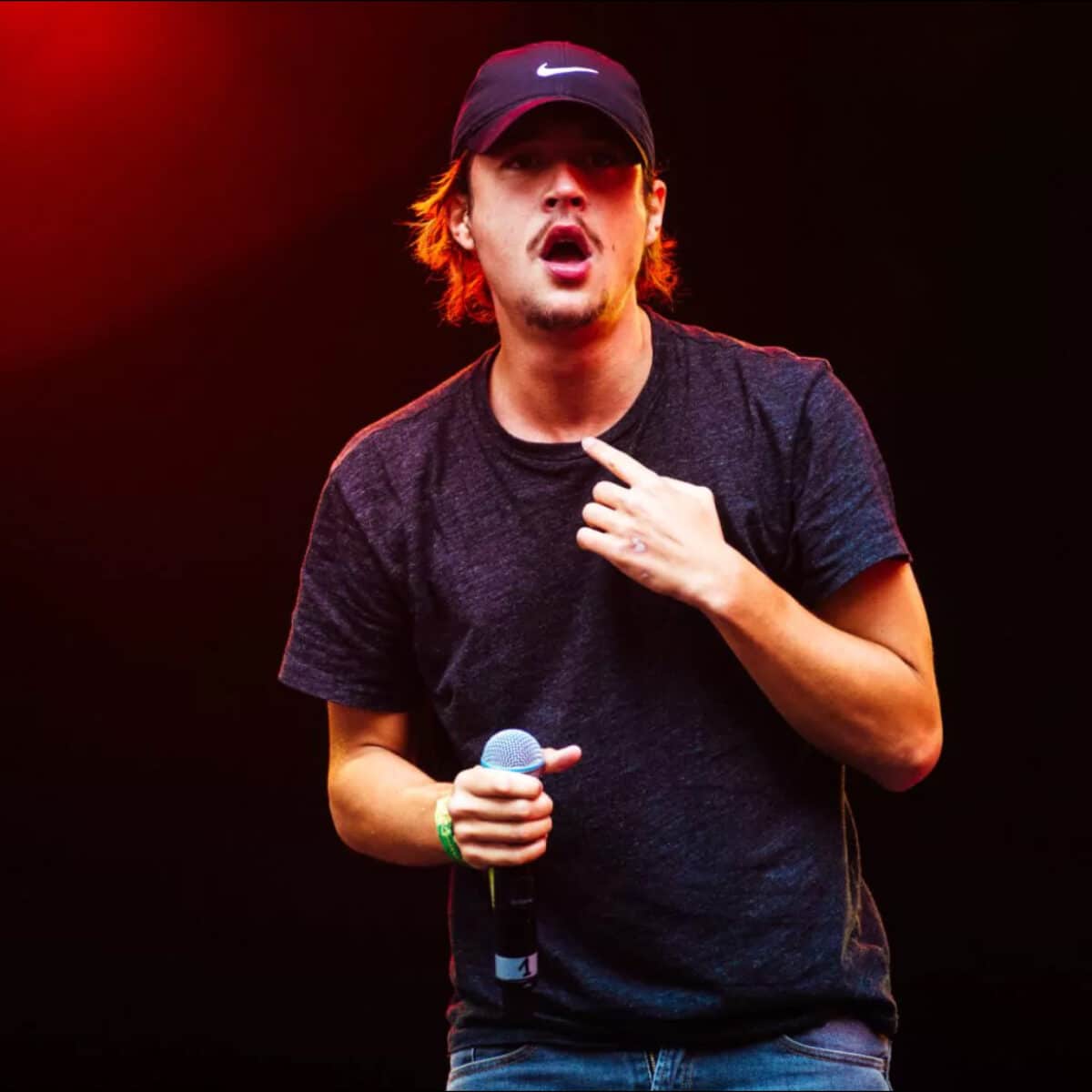 Nekfeu a été placé en garde à vue pour viol, agression sexuelles et violence sur son ex-femme