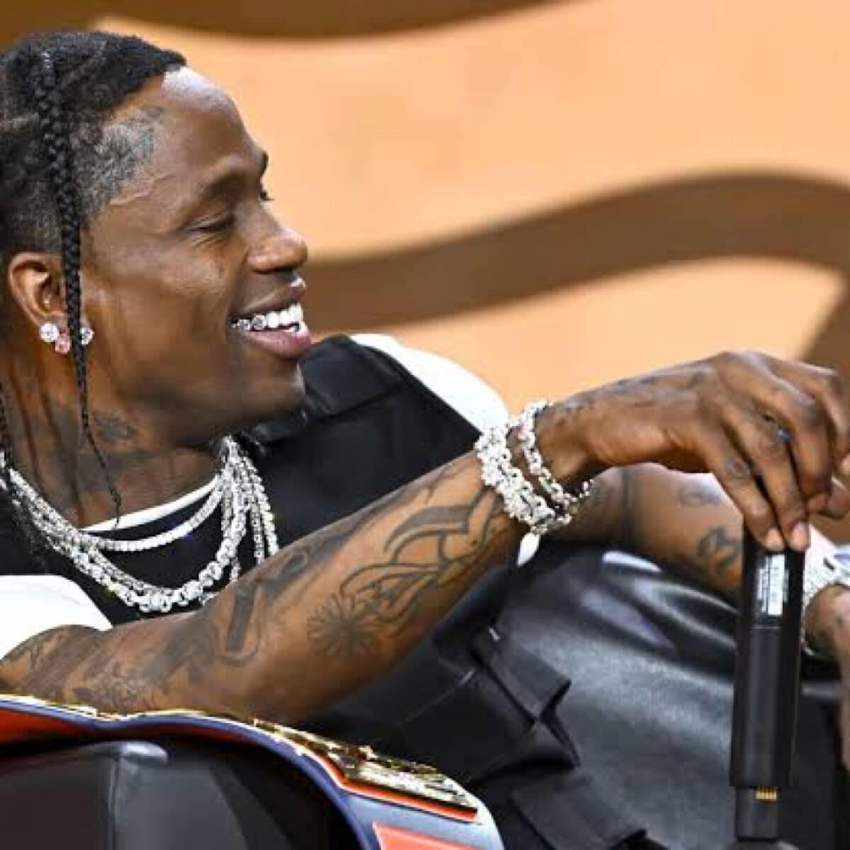 Travis Scott se confie sur ses deux enfants et leur interdiction de ...