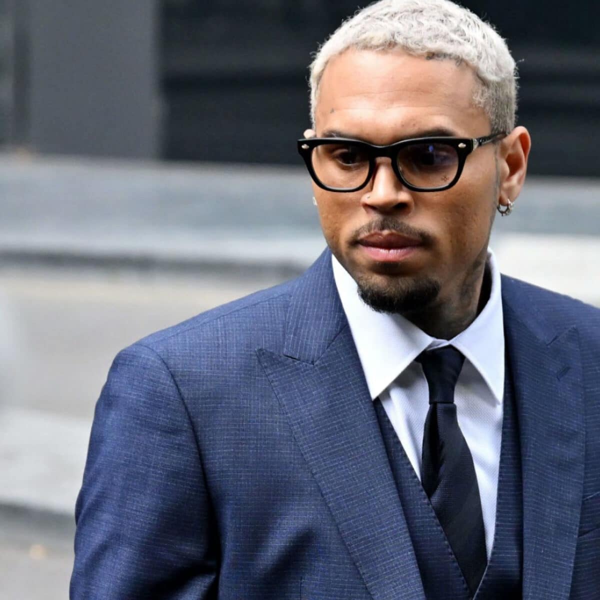 Greg Yega ridiculisé par les internautes après son hommage à Chris Brown