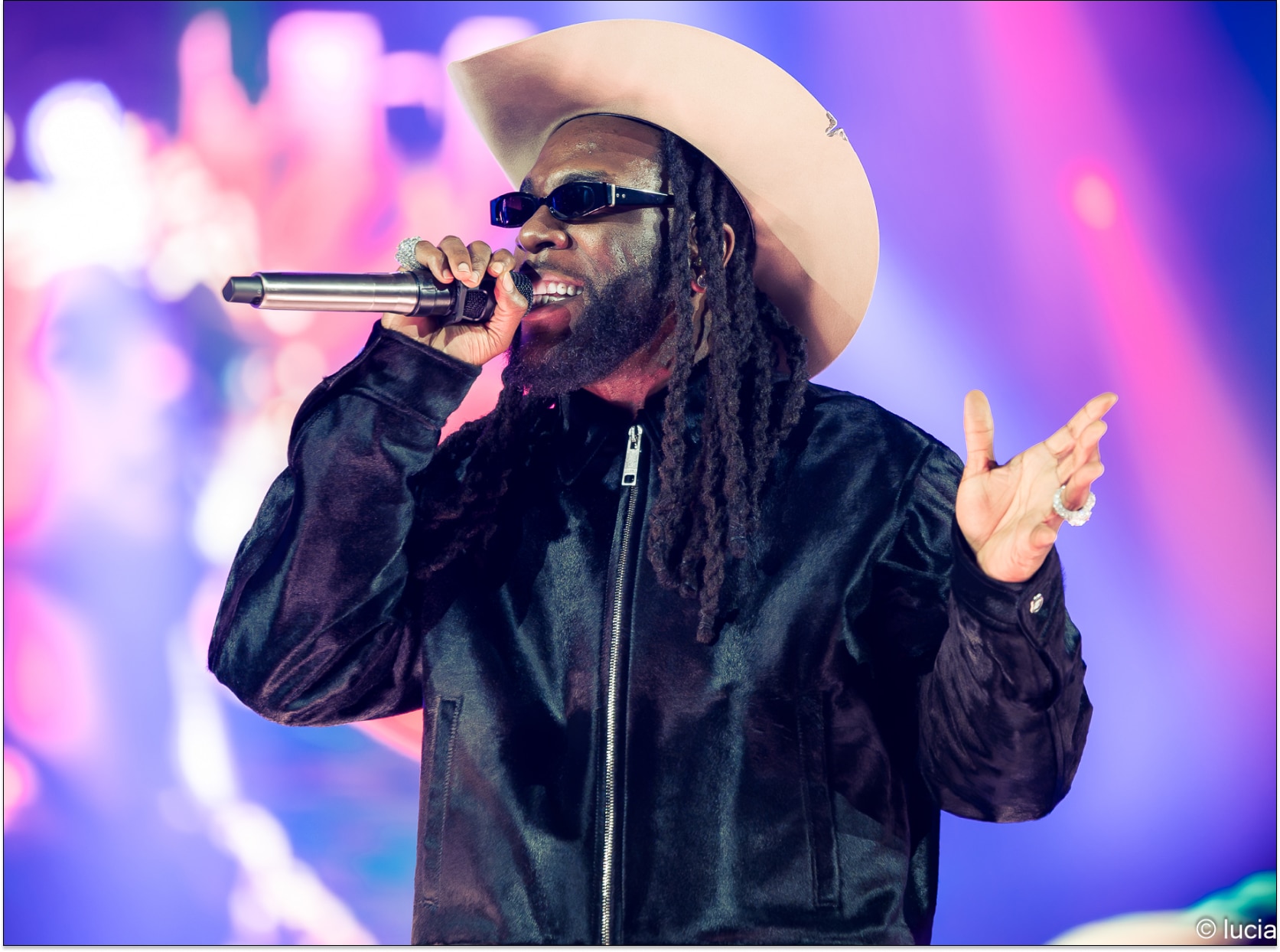 Burna Boy révèle que sa conversion à l'Islam a changé sa vie